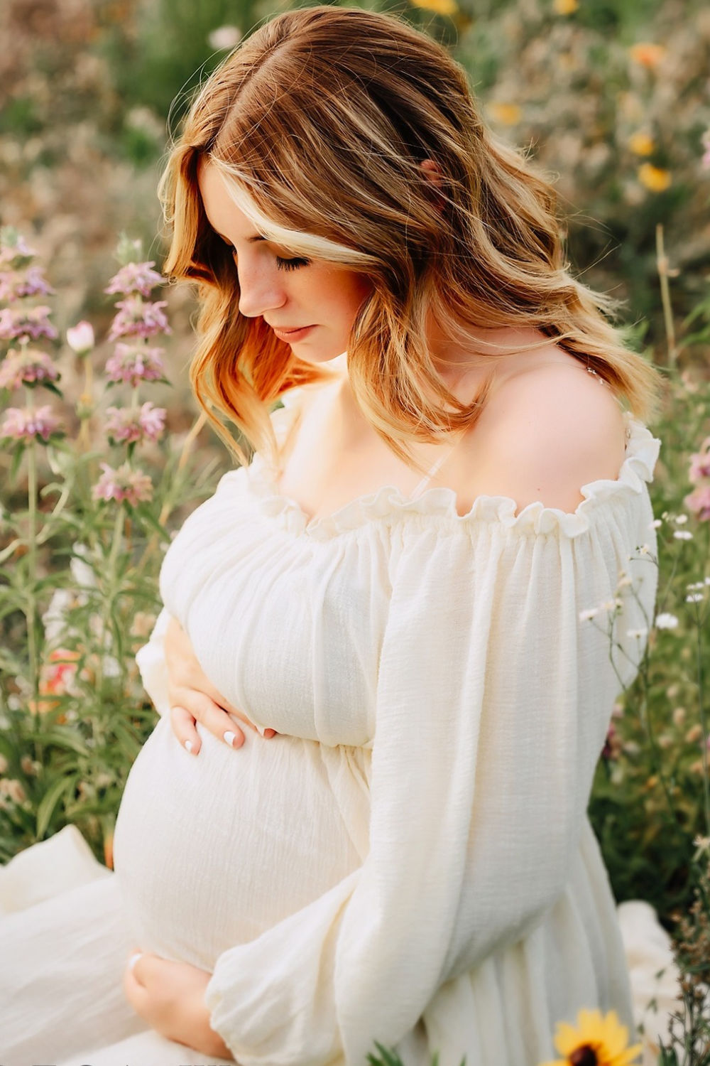 25 Cute Baby Shower Outfit Ideas for Moms to Wear (2024)